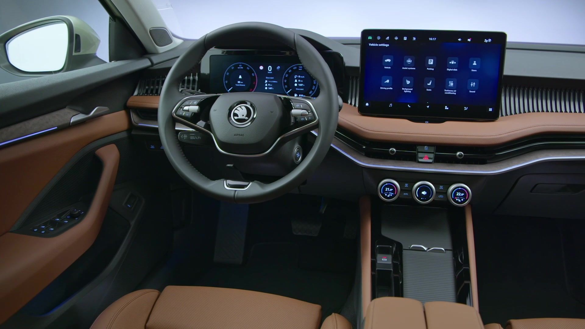 Der neue Skoda Superb - Komplett digitale Displays und eine aufgeräumte ...