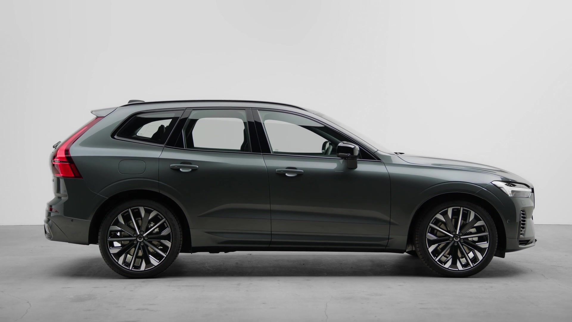 Refreshed Volvo XC60 Exterior Design